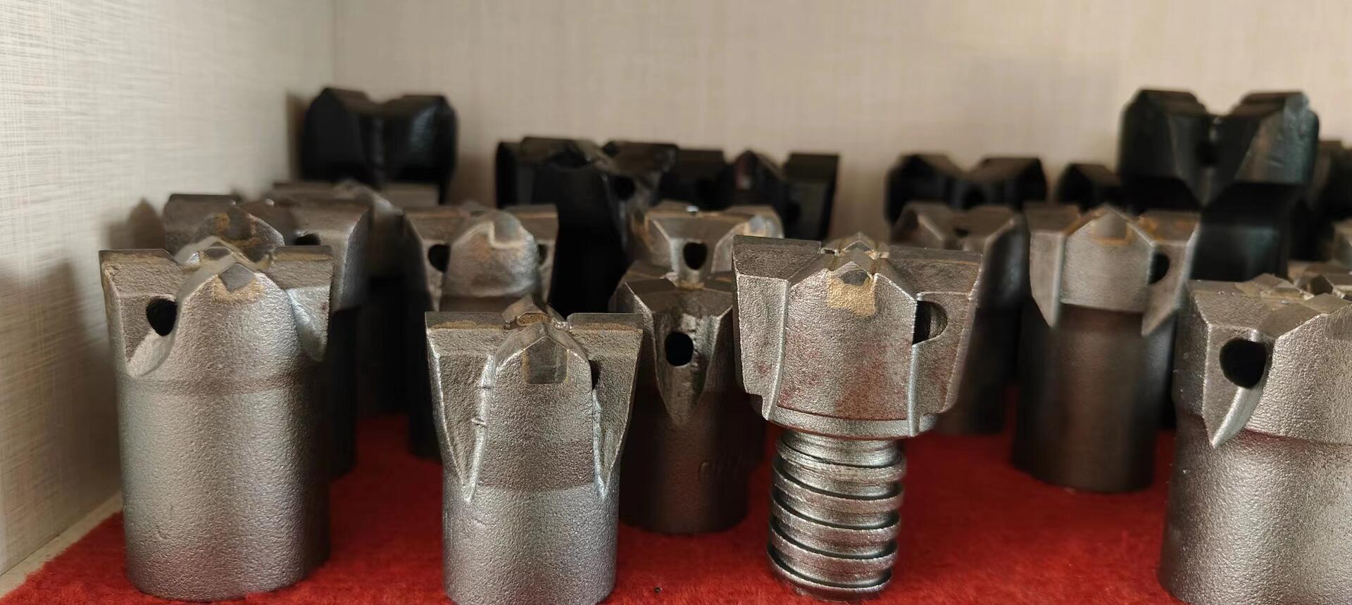 Blast furnace tapping hole bits and furnace tapping hole rods